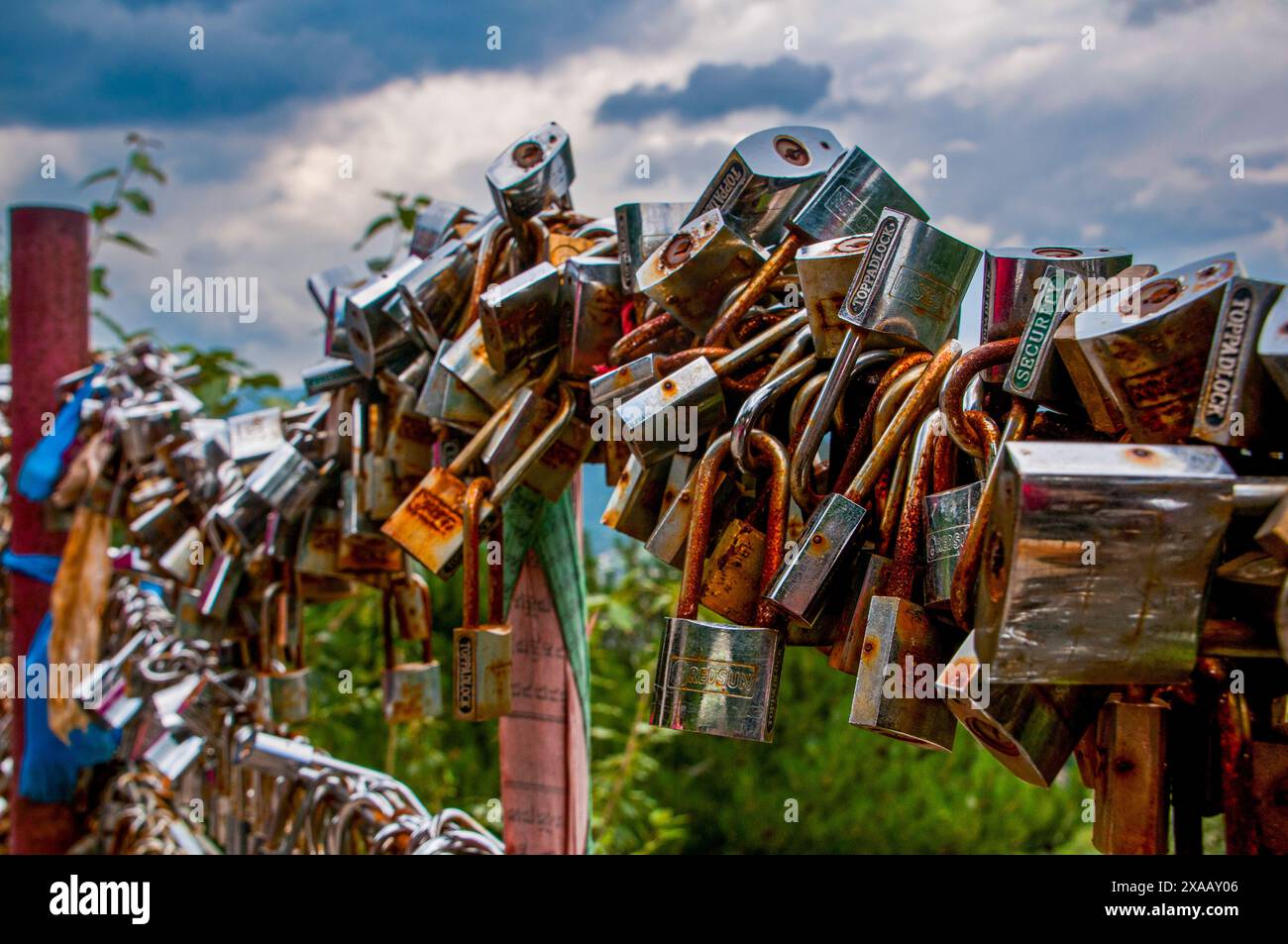 Padlocks to bring luck in love, the monastery complex of Wudai Shan ...