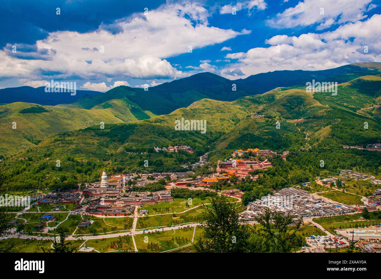 The monastery complex of Wudai Shan (Mount Wutai), UNESCO World ...