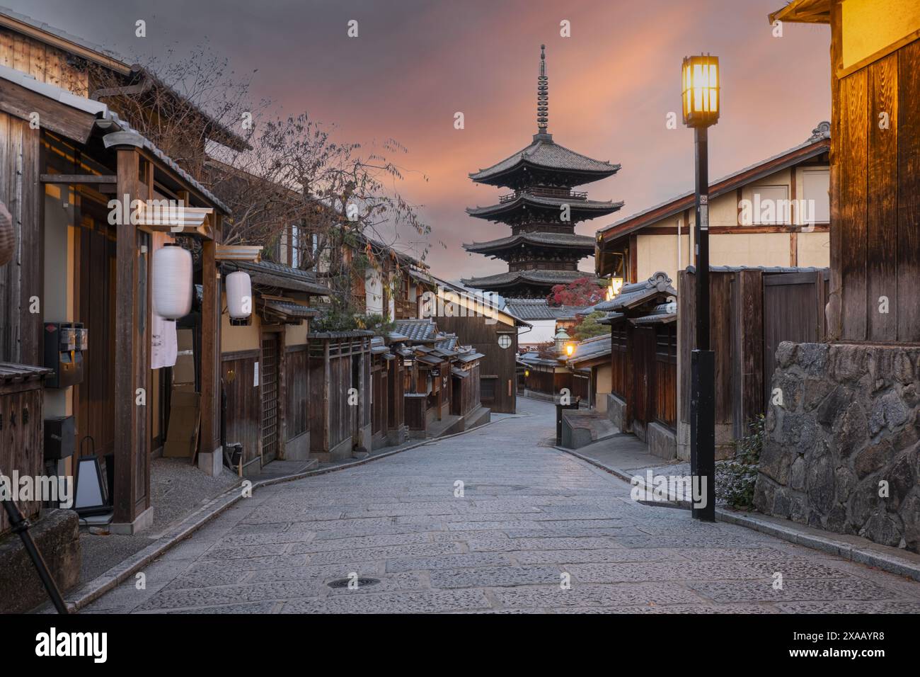 Old street in kyoto hi-res stock photography and images - Alamy