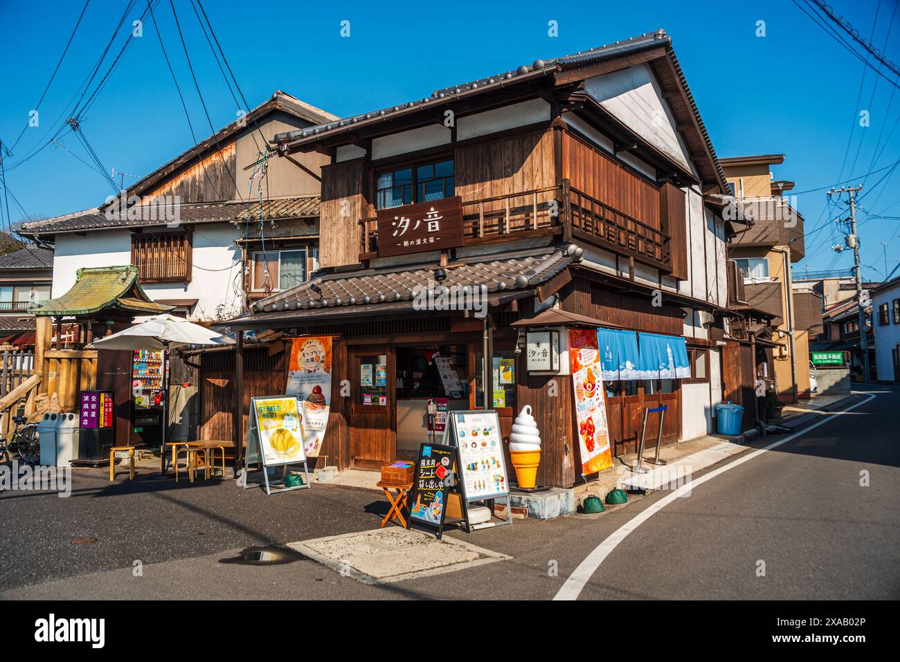 Traditional japanese house hi-res stock photography and images - Alamy