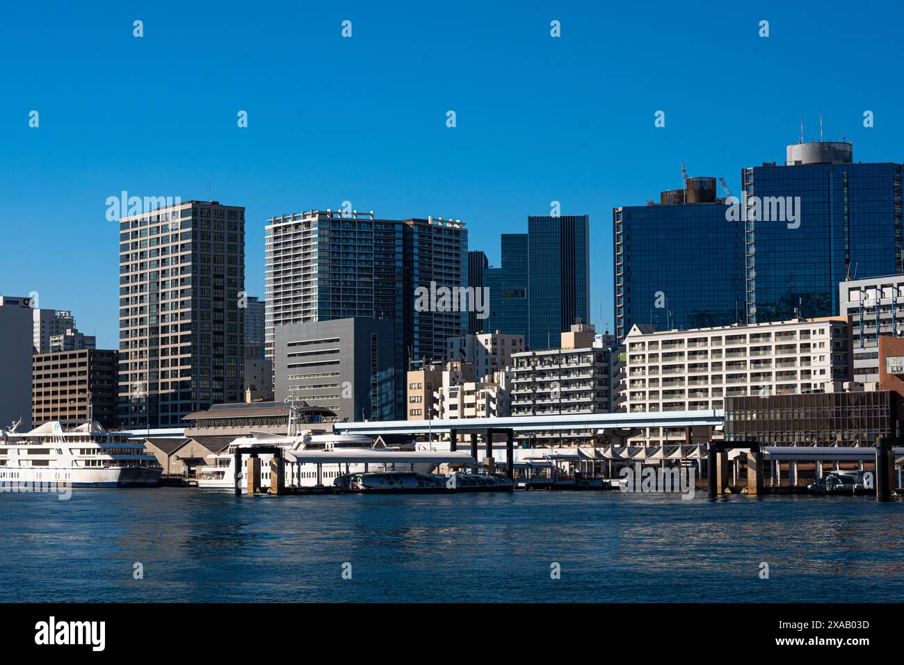 Skyscrapers at the waterfront of Toyko, Minato, Tokyo, Honshu, Japan ...