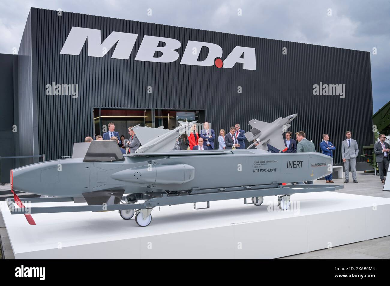 Rüstungskonzern MBDA, Ausstellung Waffensysteme, vorne Taurus KEPD 350, ILA 2024, Internationale ...