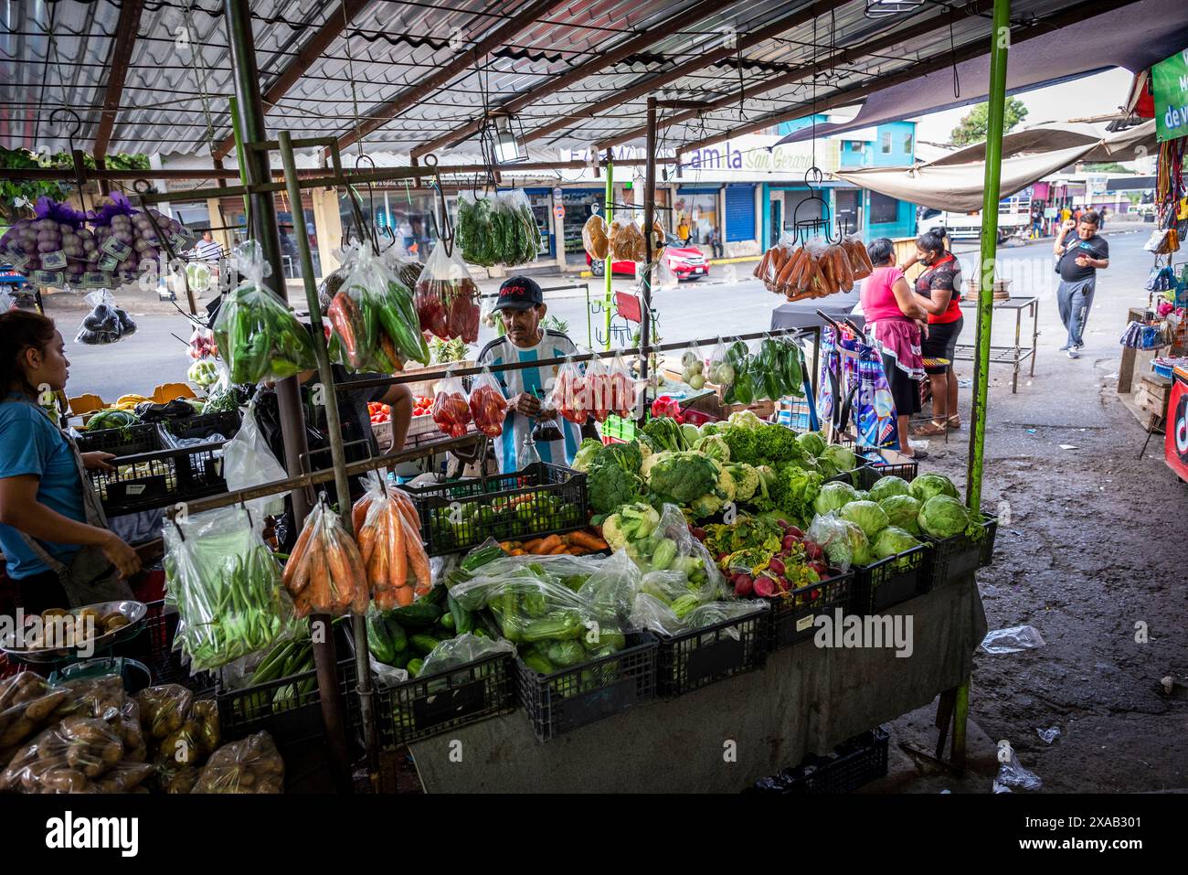 Street vegetable market, Santa Ana, El Salvador Stock Photo - Alamy
