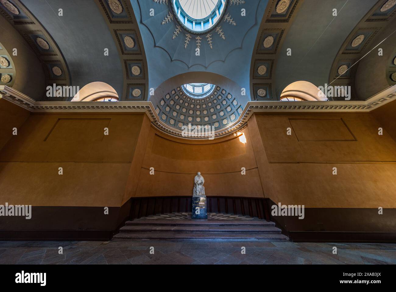 Statue of Carl von Linnè in the Botanical Garden in Uppsala. Triangeln ...