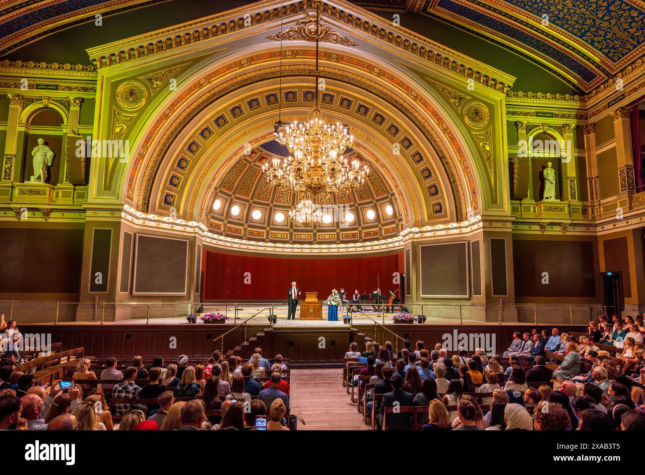 Graduation ceremony auditorium hi-res stock photography and images - Alamy