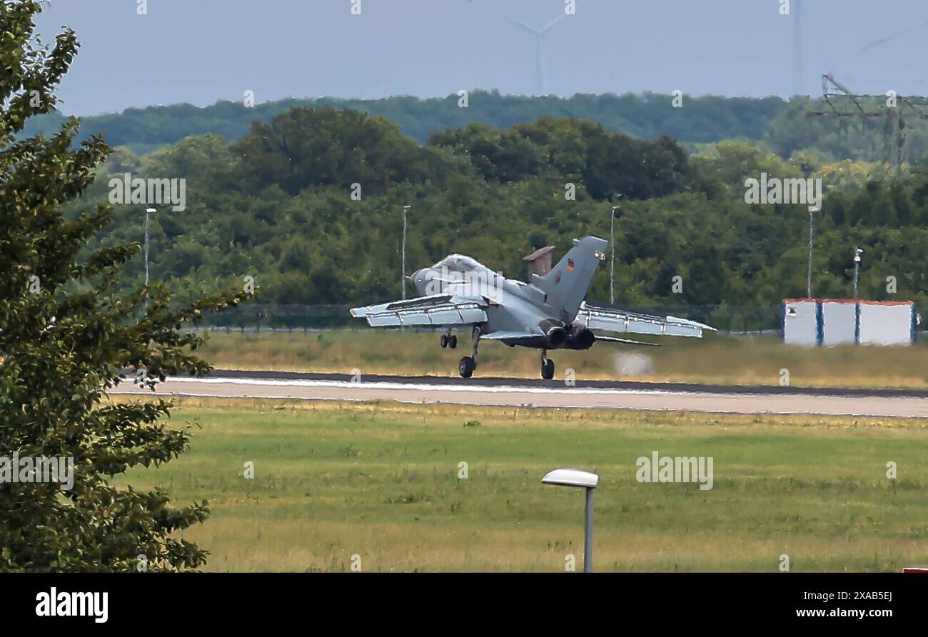 Kampfjet PA-200 Tornado Berlin, 05.06.2024: Luftfahrtschau ILA. Kampfjet PA-200 Tornado landet ...