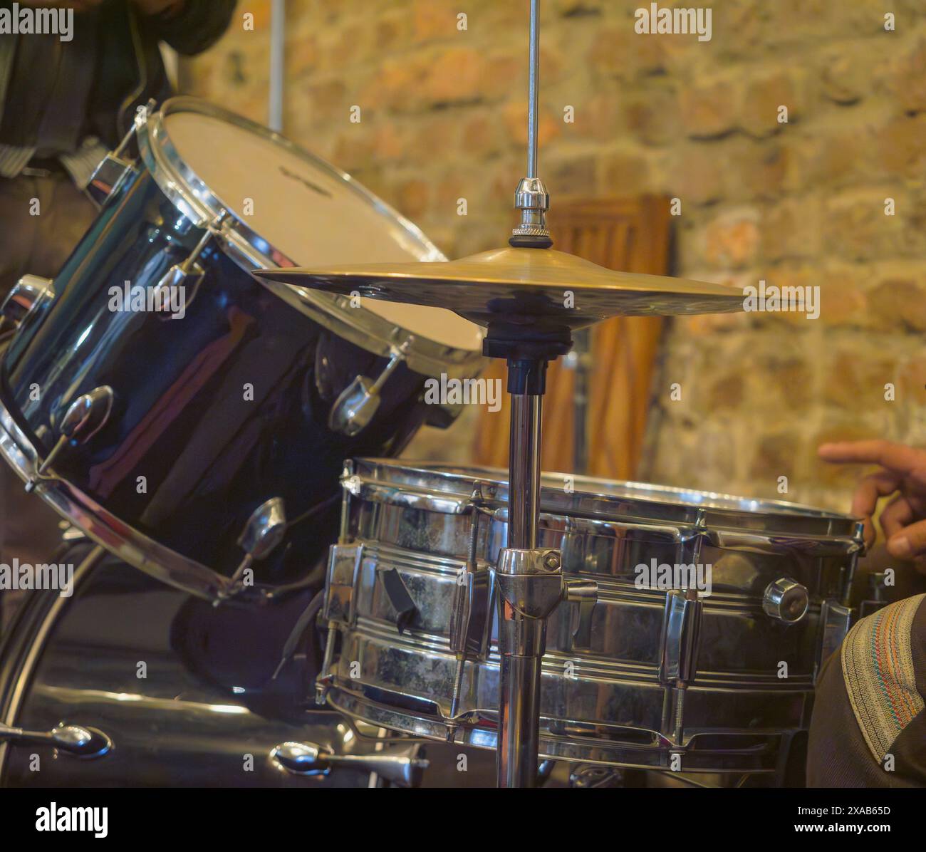 Tambores platillos hi-res stock photography and images - Alamy