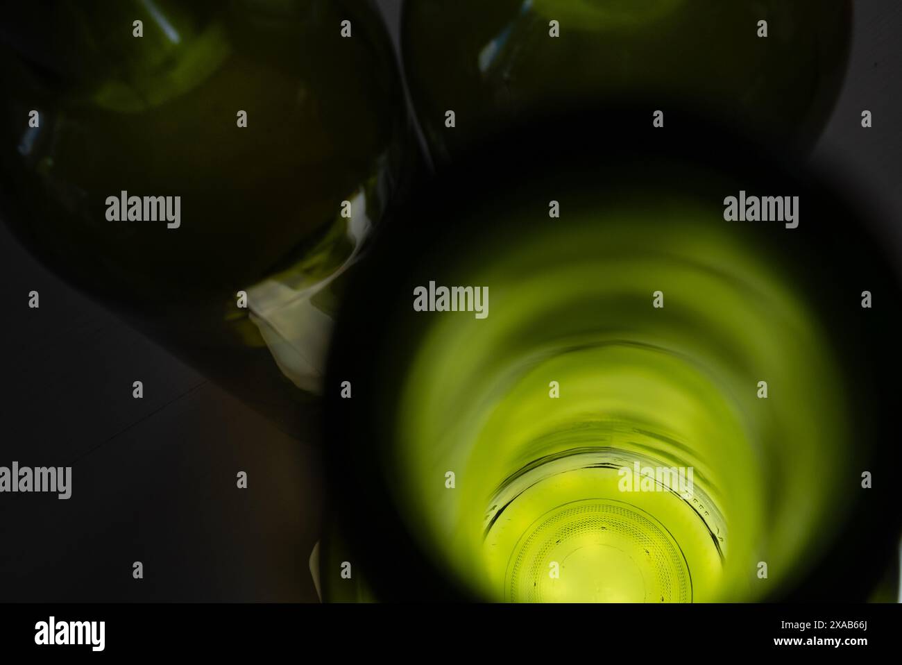 Green bottle bottom glass hi-res stock photography and images - Alamy