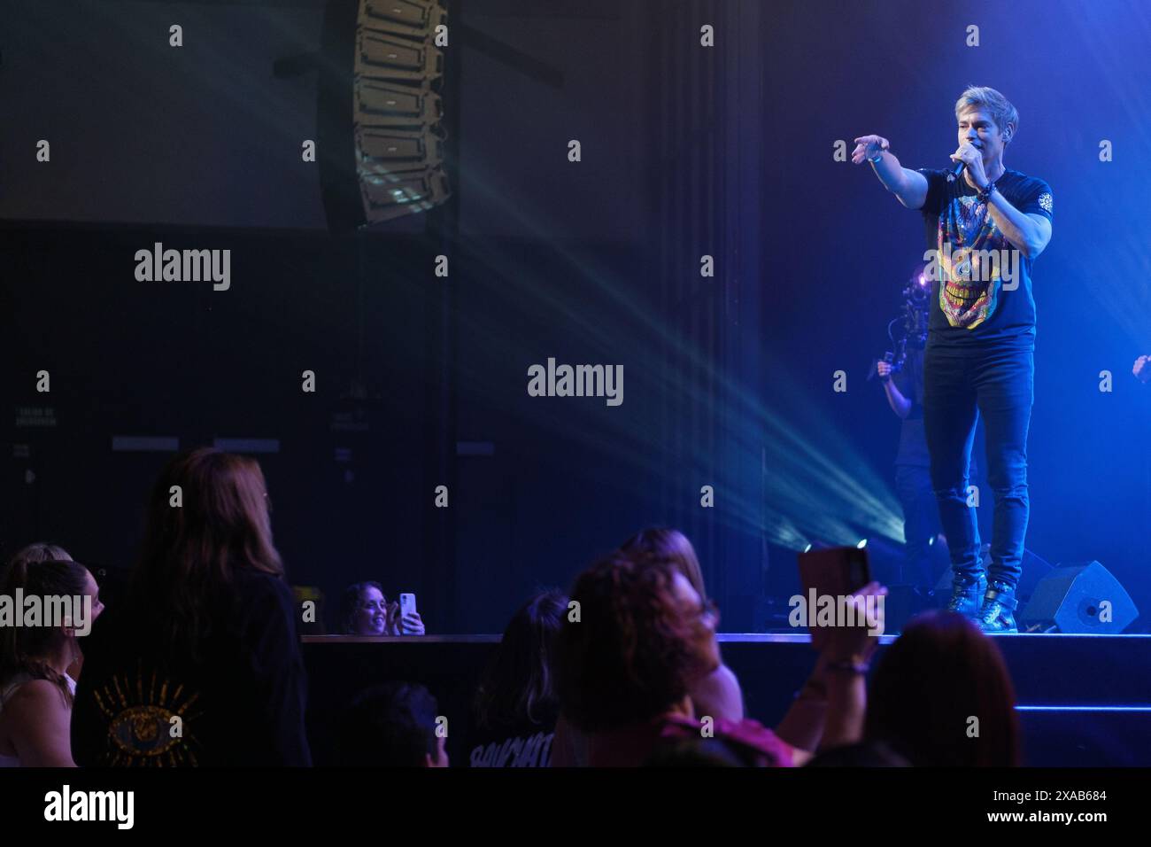 Venezuelan singer Carlos Baute performs during the 30 years in music ...
