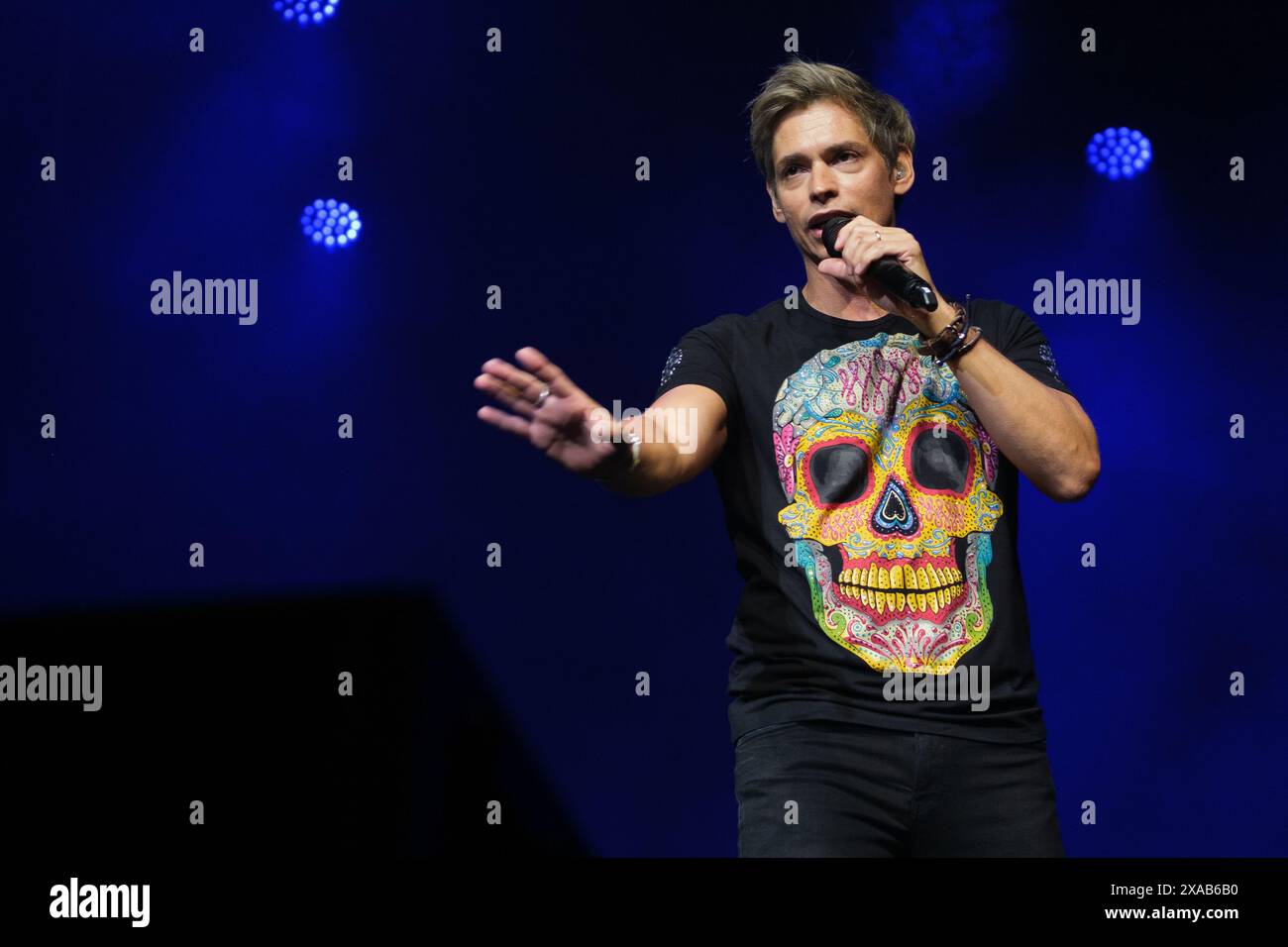 Venezuelan singer Carlos Baute performs during the 30 years in music ...