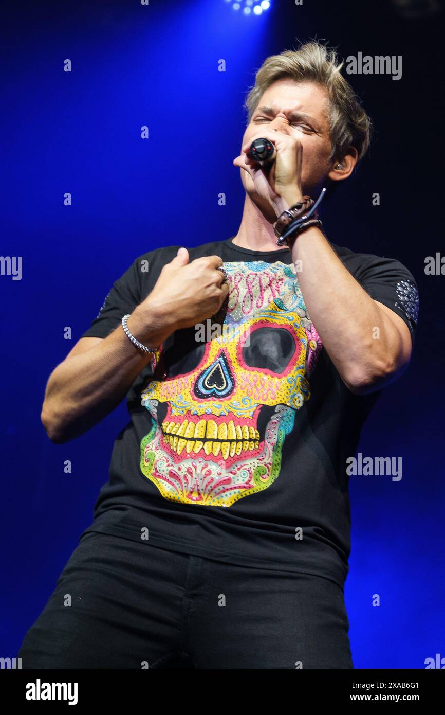 Venezuelan singer Carlos Baute performs during the 30 years in music ...