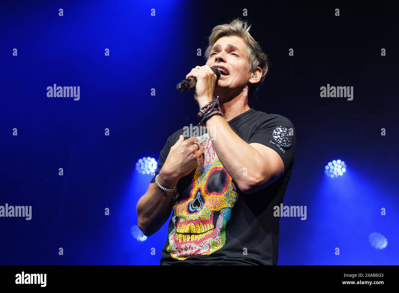 Venezuelan singer Carlos Baute performs during the 30 years in music ...