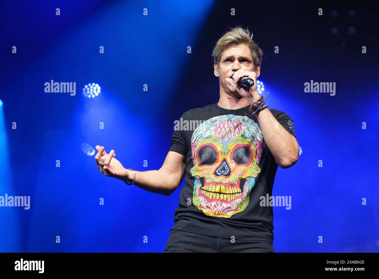 Venezuelan singer Carlos Baute performs during the 30 years in music ...