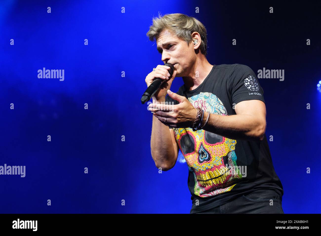 Venezuelan singer Carlos Baute performs during the 30 years in music ...