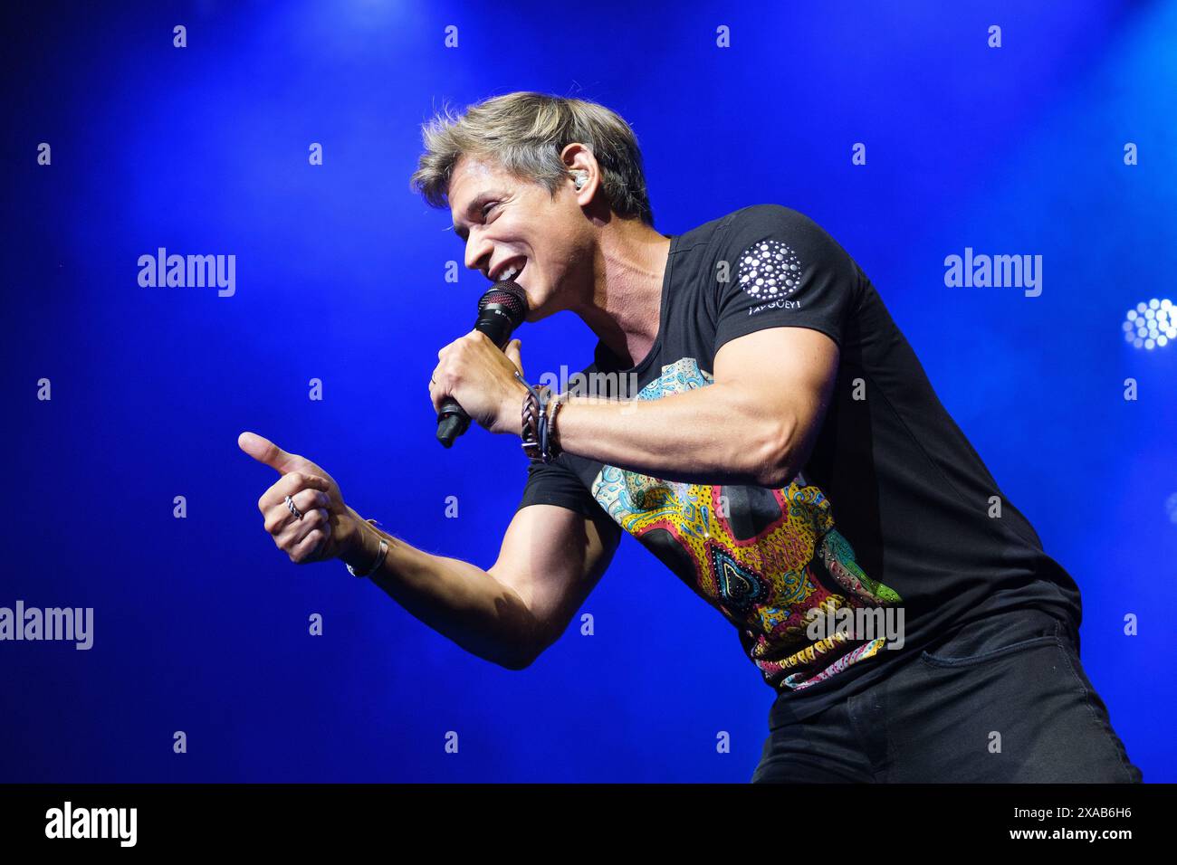 Venezuelan singer Carlos Baute performs during the 30 years in music ...