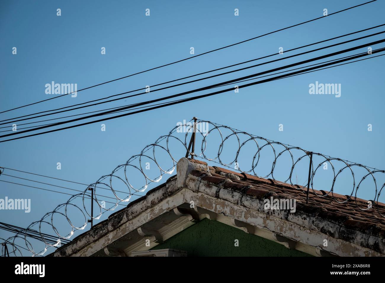 Barbed wire on roof hi-res stock photography and images - Alamy