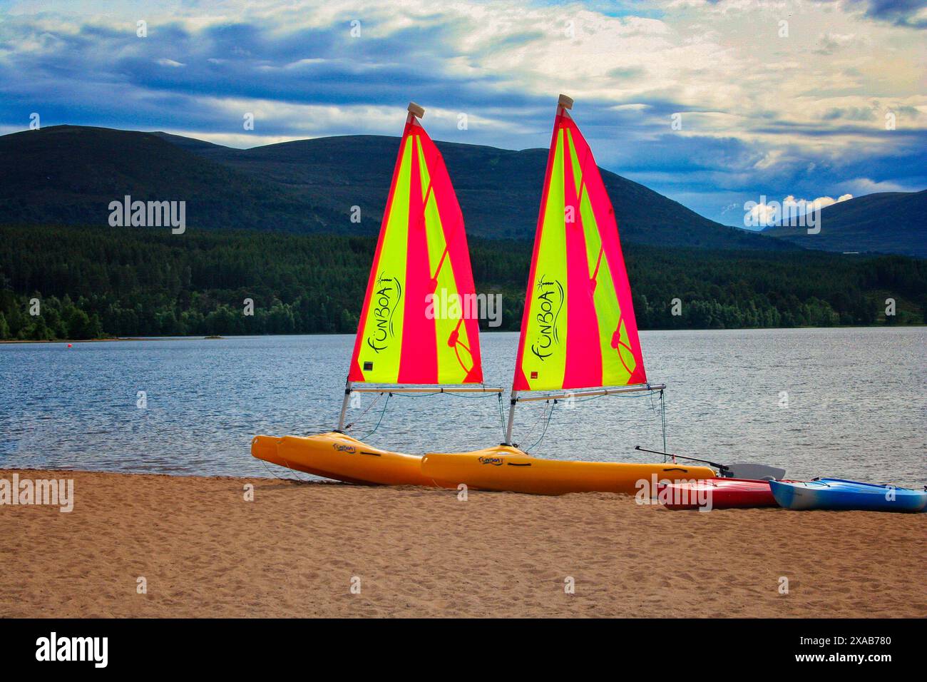 Loch Morlich beach in the Scottish highlands Stock Photo - Alamy