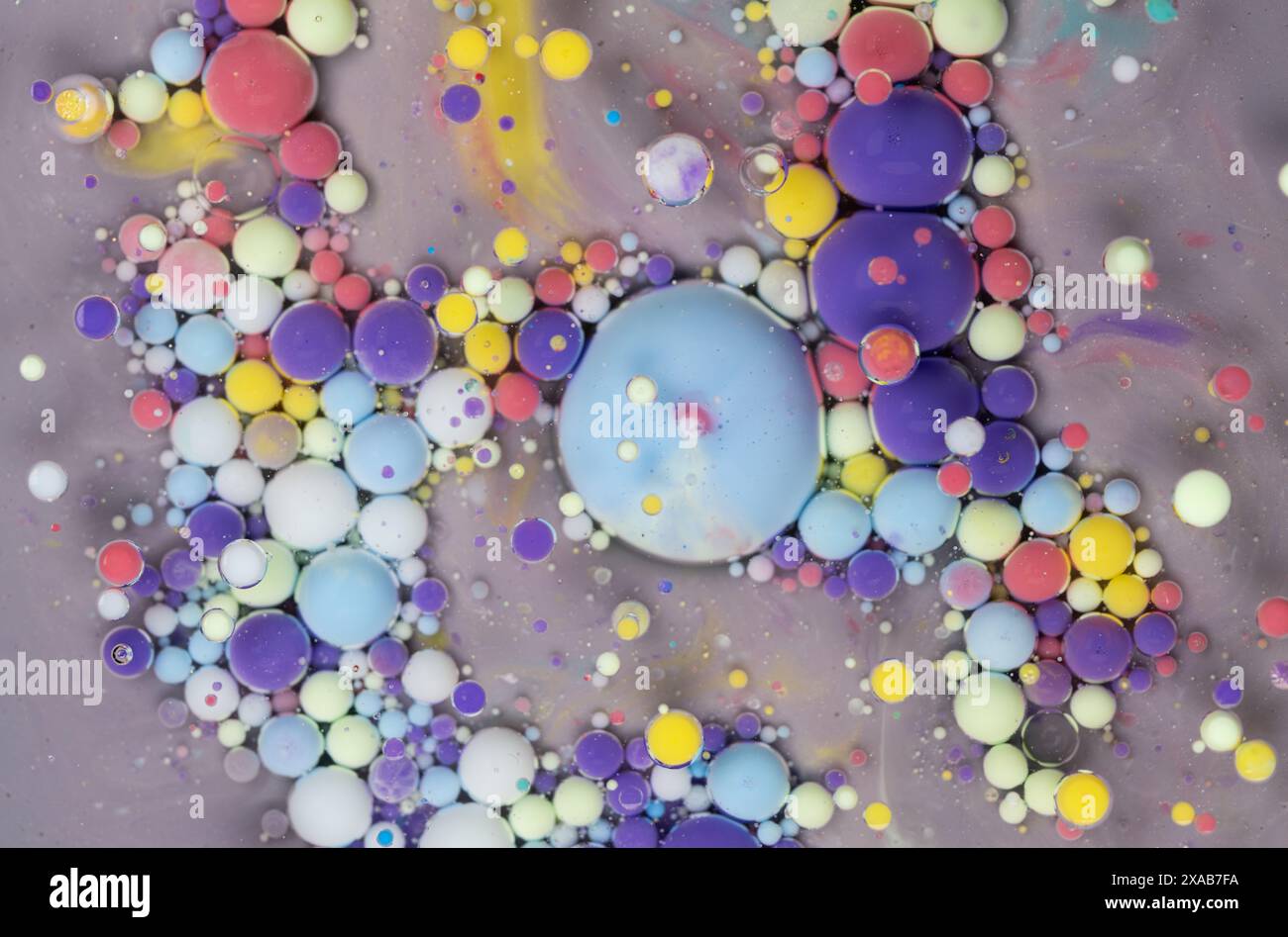 Liquid spheres hi-res stock photography and images - Alamy