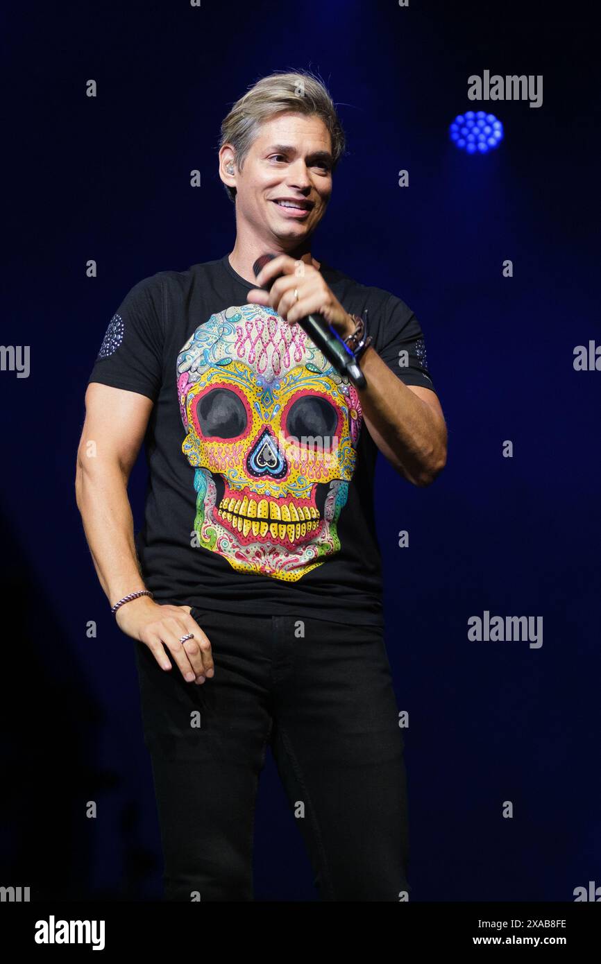 Alamy hispanic boy hi-res stock photography and images - Alamy
