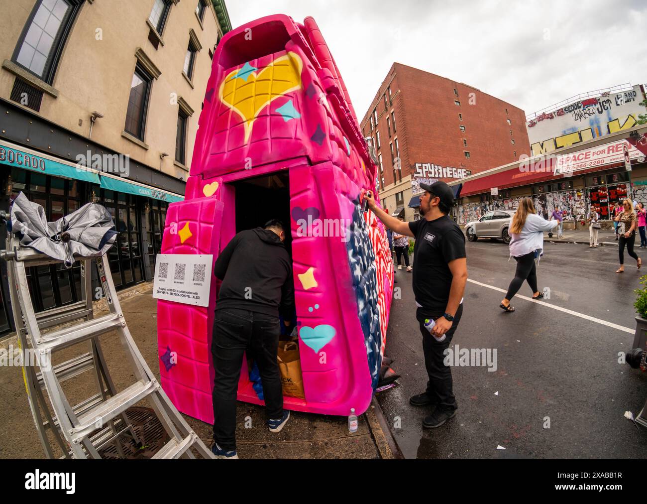 Artist tom sachs hi-res stock photography and images - Alamy