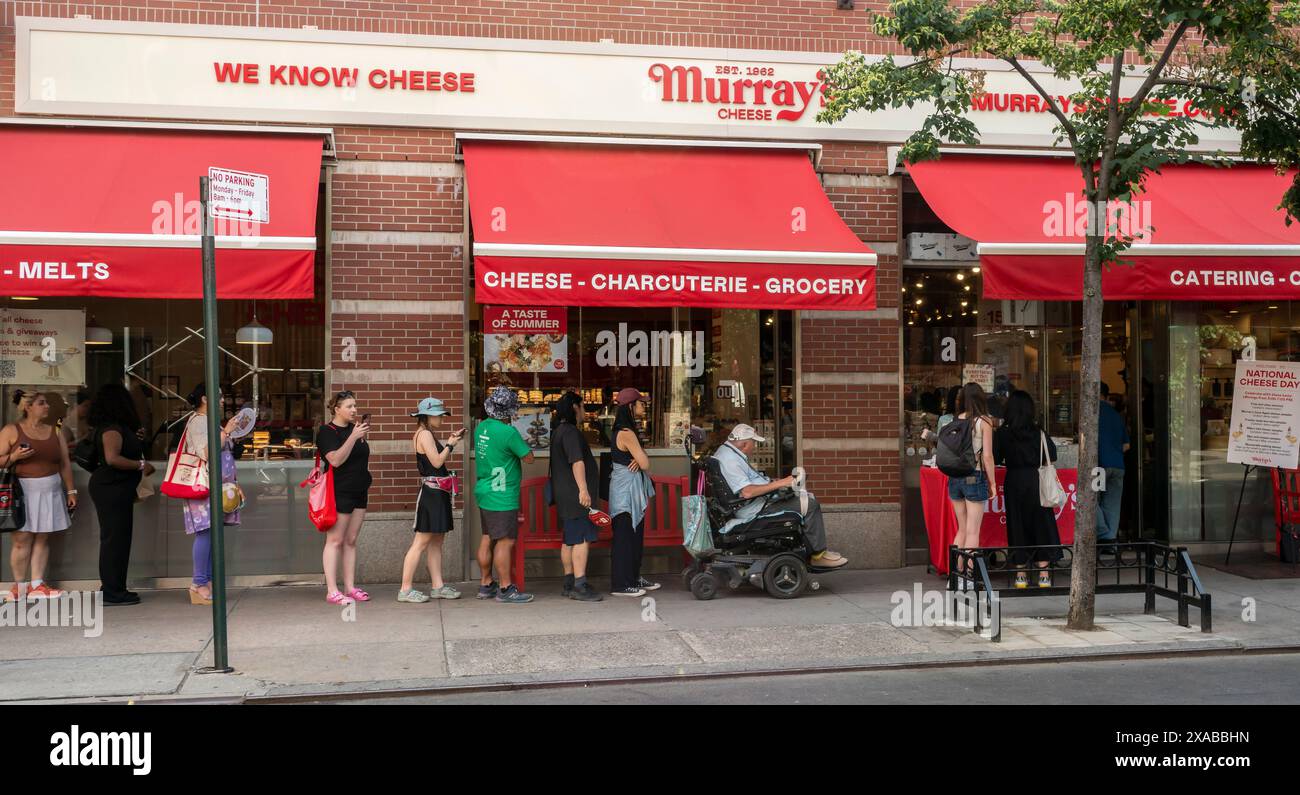 People wait in line for freebies and discounts at the iconic Murray’s ...