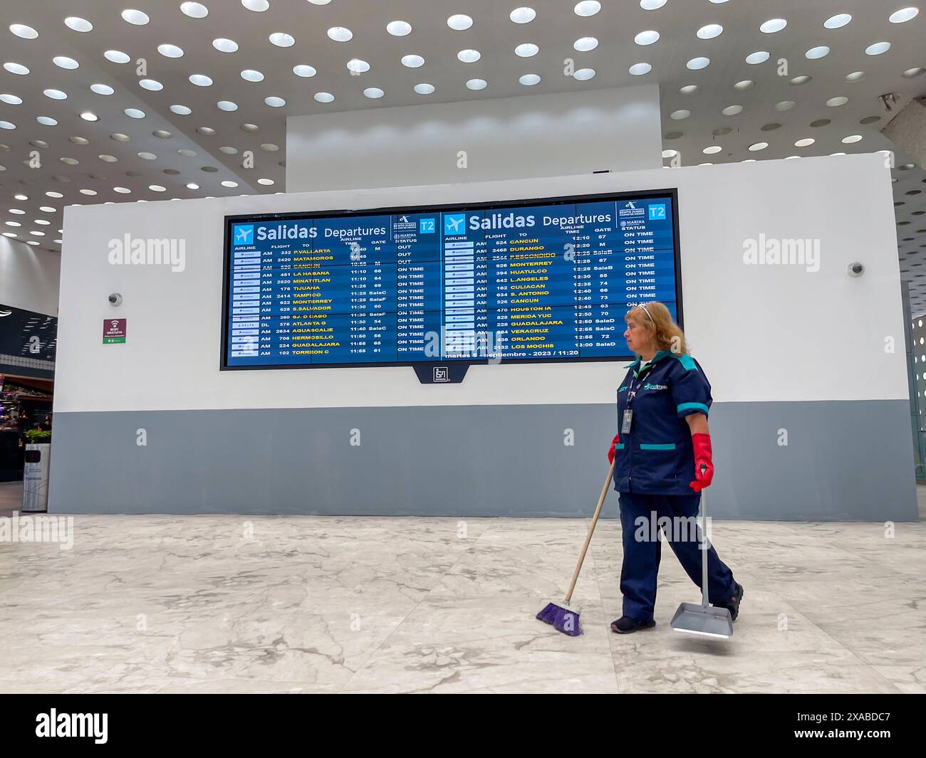 Sala de llegadas y salidas hi-res stock photography and images - Alamy