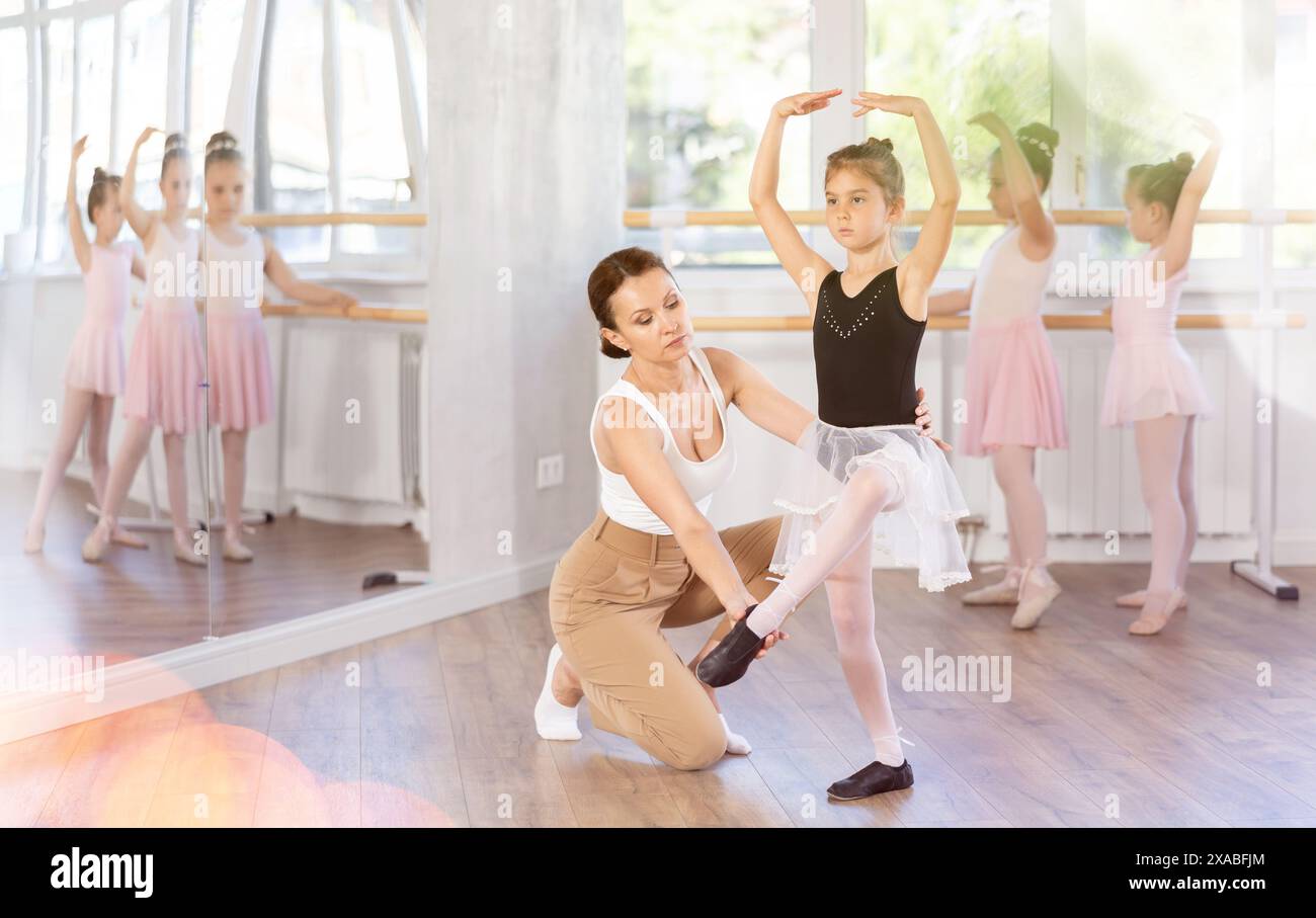 Ballet lesson for little girls - choreography teacher shows little ...