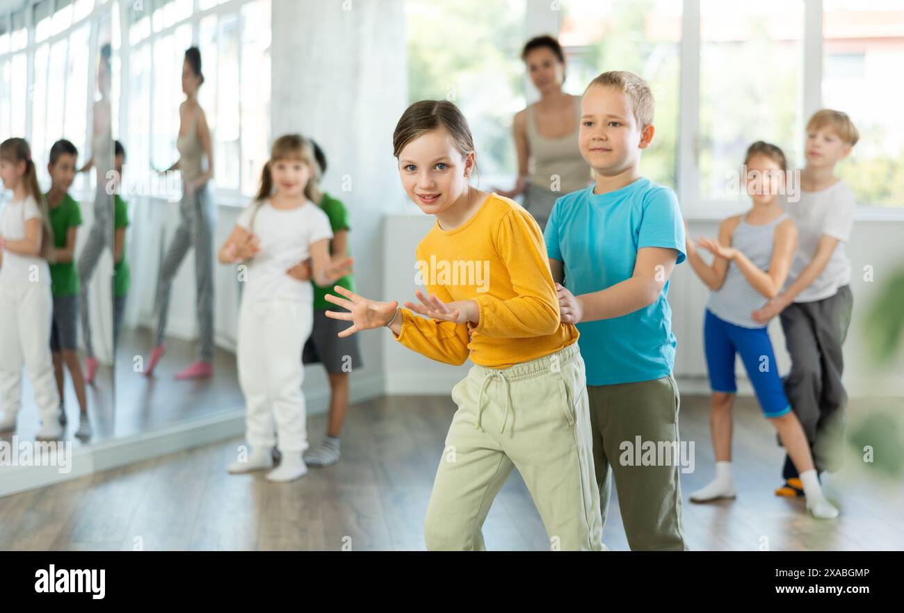Dance lesson for children - girls and boys learn modern dances in pairs ...