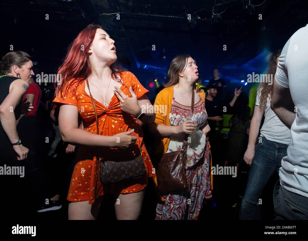 Nightlife fashion hi-res stock photography and images - Alamy