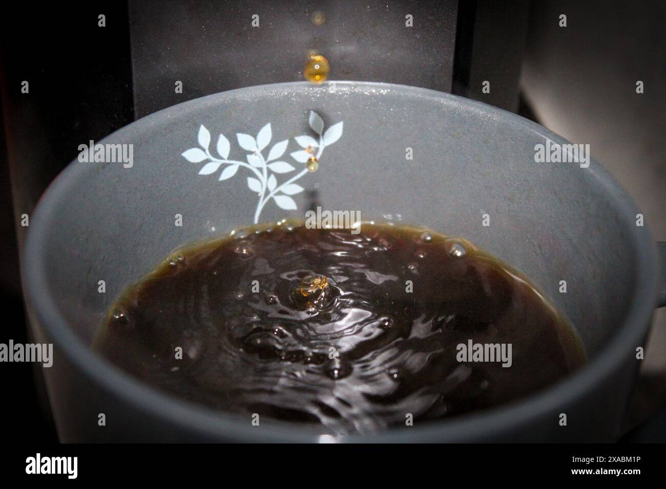 Drop cup hi-res stock photography and images - Alamy
