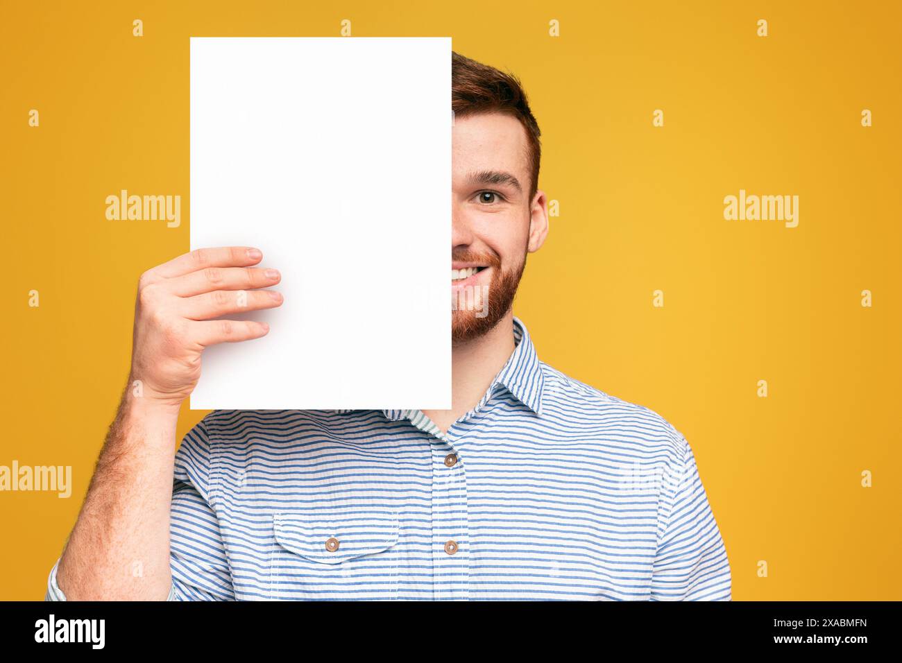 Hand pointing piece paper hi-res stock photography and images - Alamy