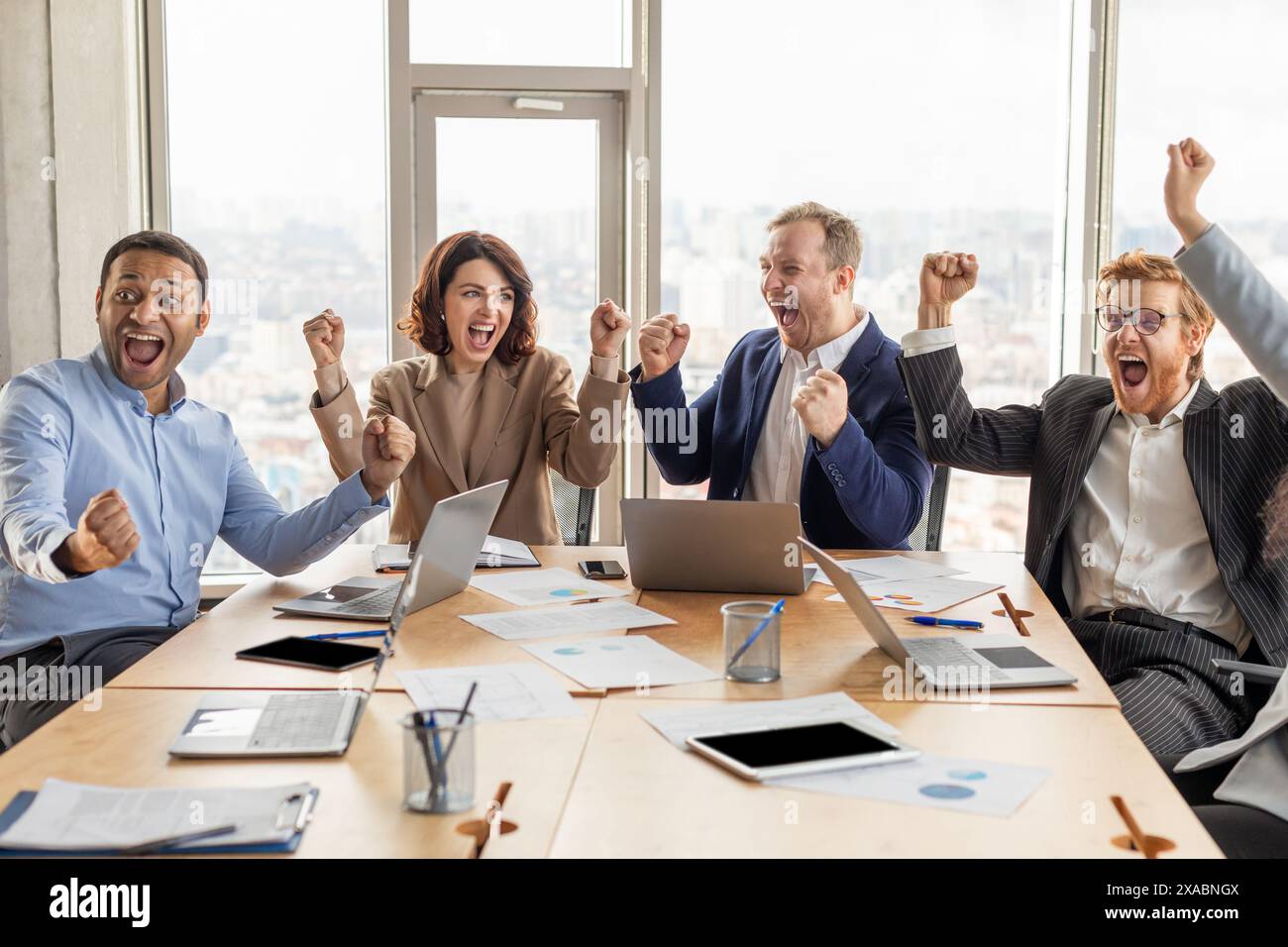 Millennials modern office team hi-res stock photography and images - Alamy