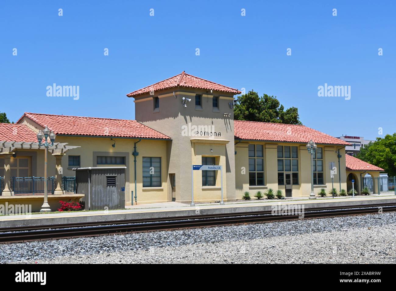Amtrak train at station hi-res stock photography and images - Alamy