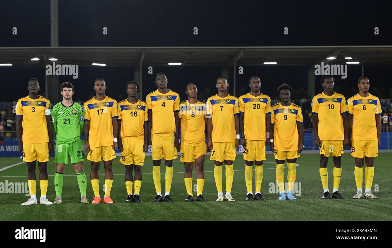 WILLEMSTAD - (l-r) Andre Applewhaite of Barbados, Barbados goalkeeper ...