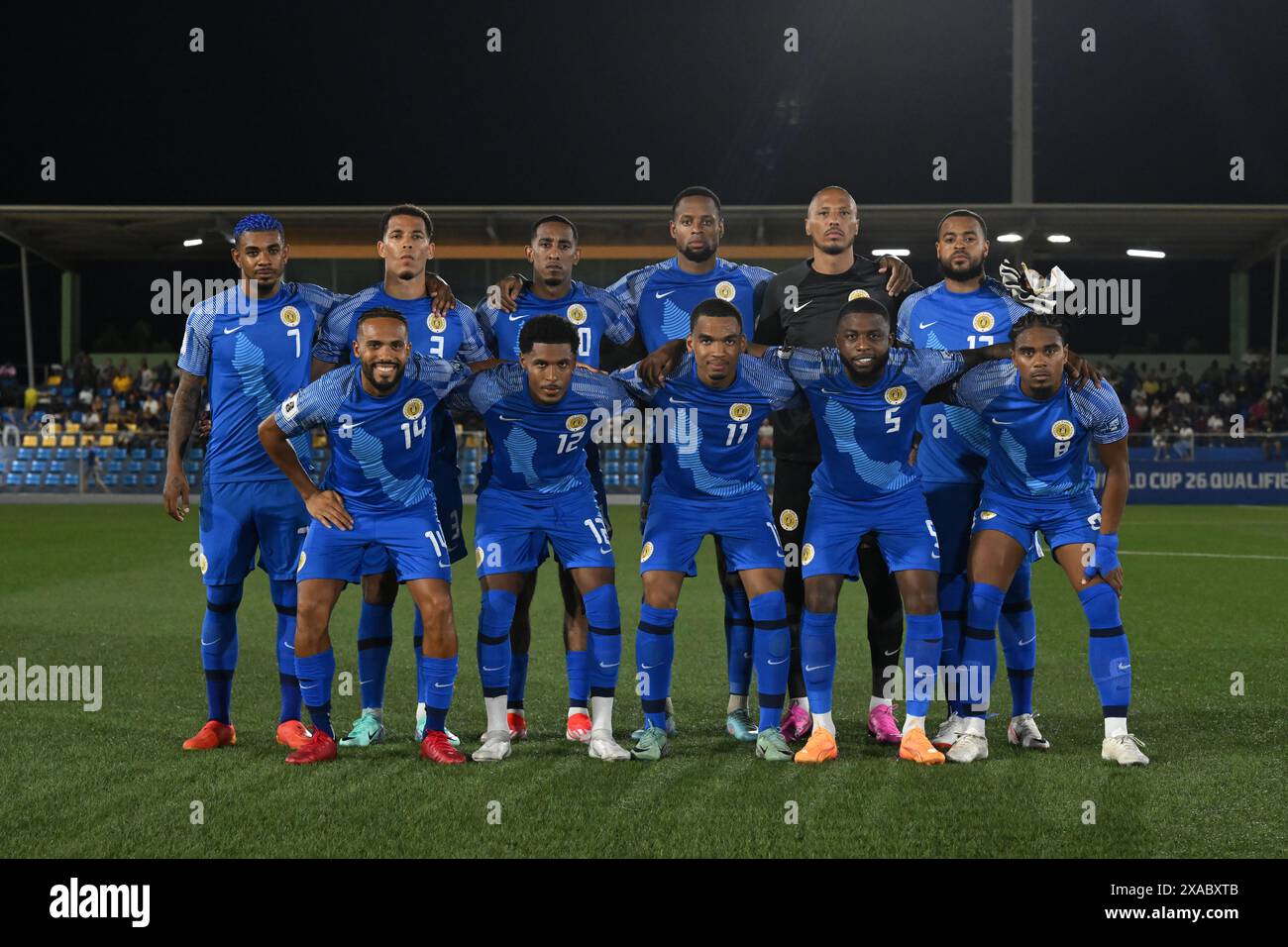 WILLEMSTAD - (back lr) Juninho Bacuna of Curacao, Jurien Gaari of ...