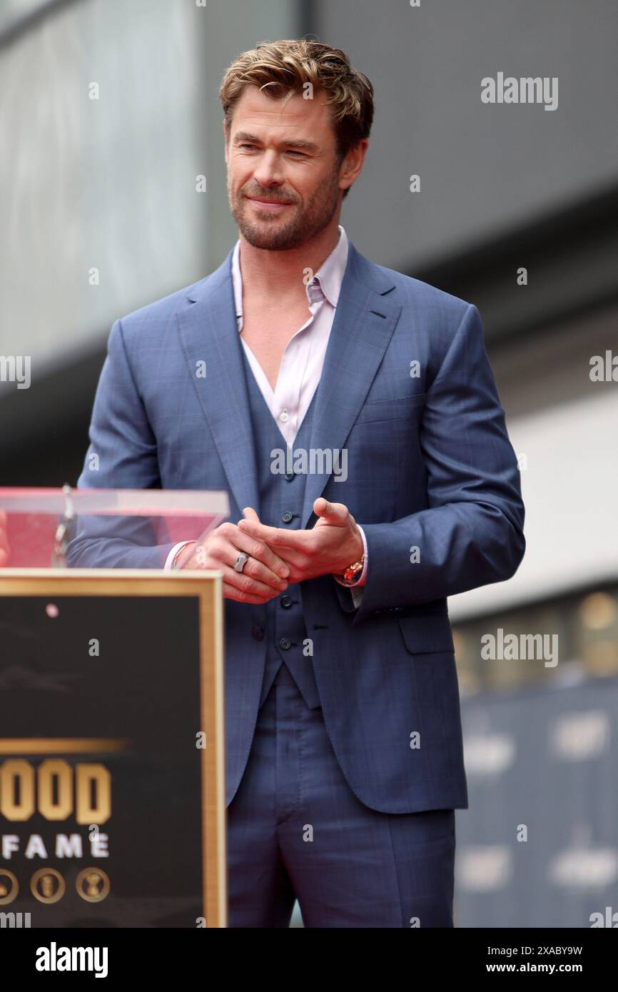 LOS ANGELES - MAY 23: Chris Hemsworth at the Chris Hemsworth Star ...