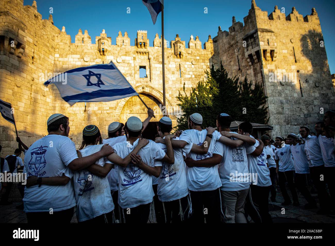 Dancing israelis hi-res stock photography and images - Alamy