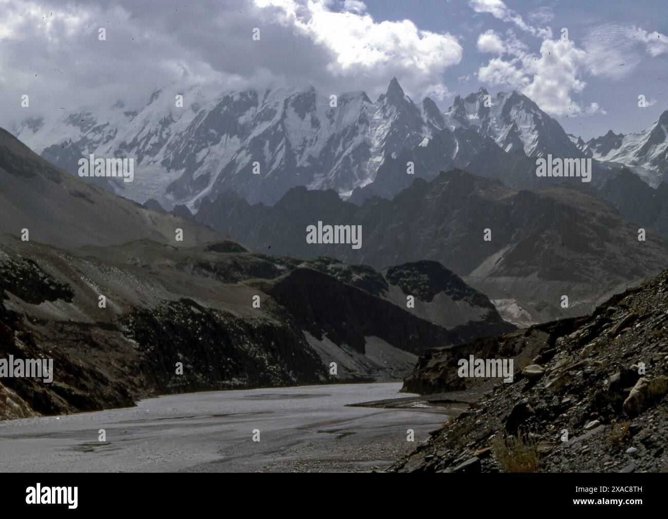 Pakistan passu karakorum mountains hi-res stock photography and images ...