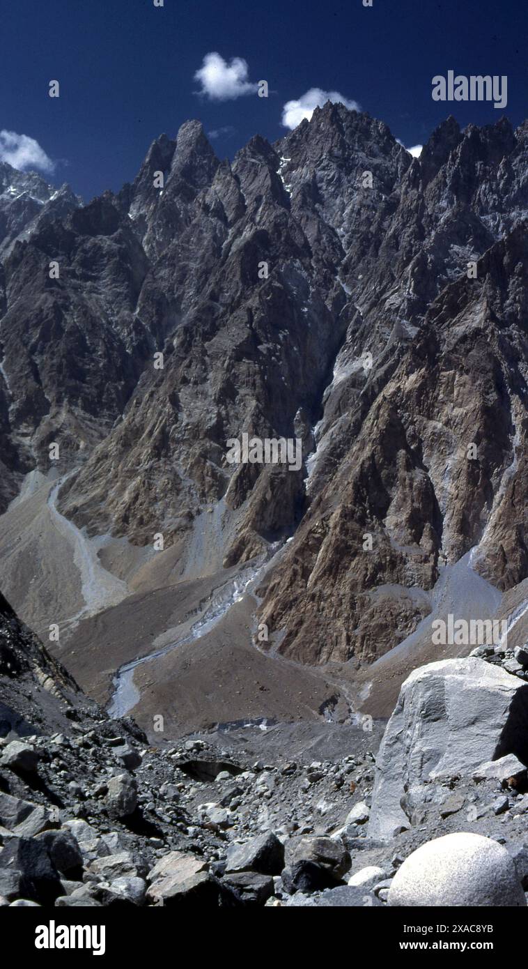 Pakistan 1980s hi-res stock photography and images - Alamy