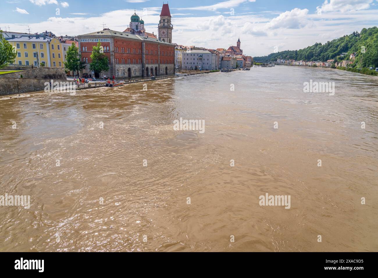 Hochwasser an der Donau, Altstadt im Uferbereich überflutet, Passau, 5 ...