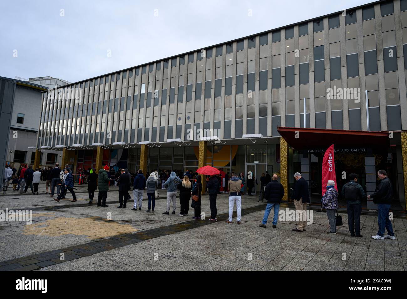 Canberra, Australia. 06th June, 2024. Hundreds of people queued up ...