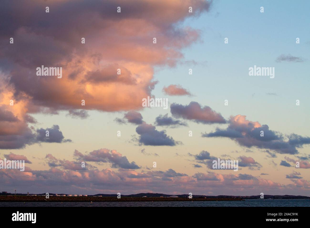 Artistic evening sky background hi-res stock photography and images - Alamy