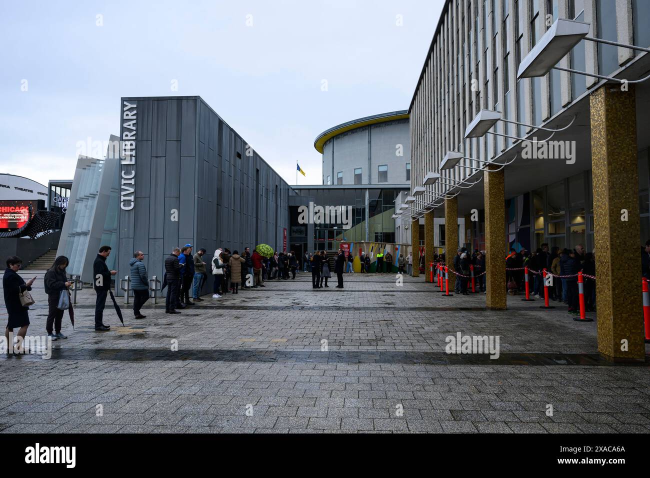 Canberra, Australia. 06th June, 2024. Hundreds of people queued up ...