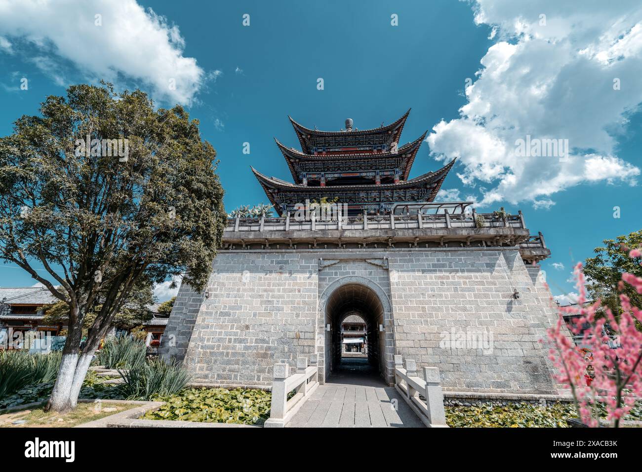 South Gate, Dali Ancient City, Yunnan Province, China Stock Photo - Alamy