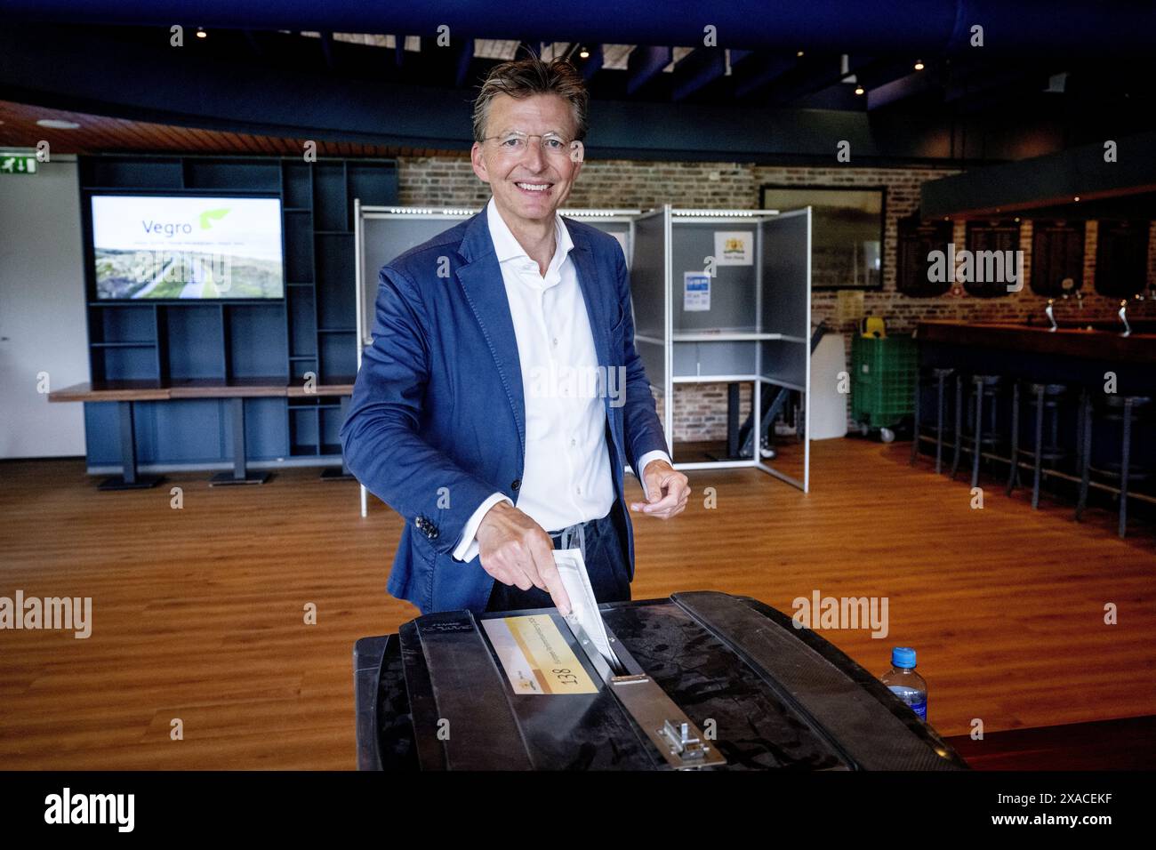 THE HAGUE - D66 party leader Gerben-Jan Gerbrandy on his way to the ...