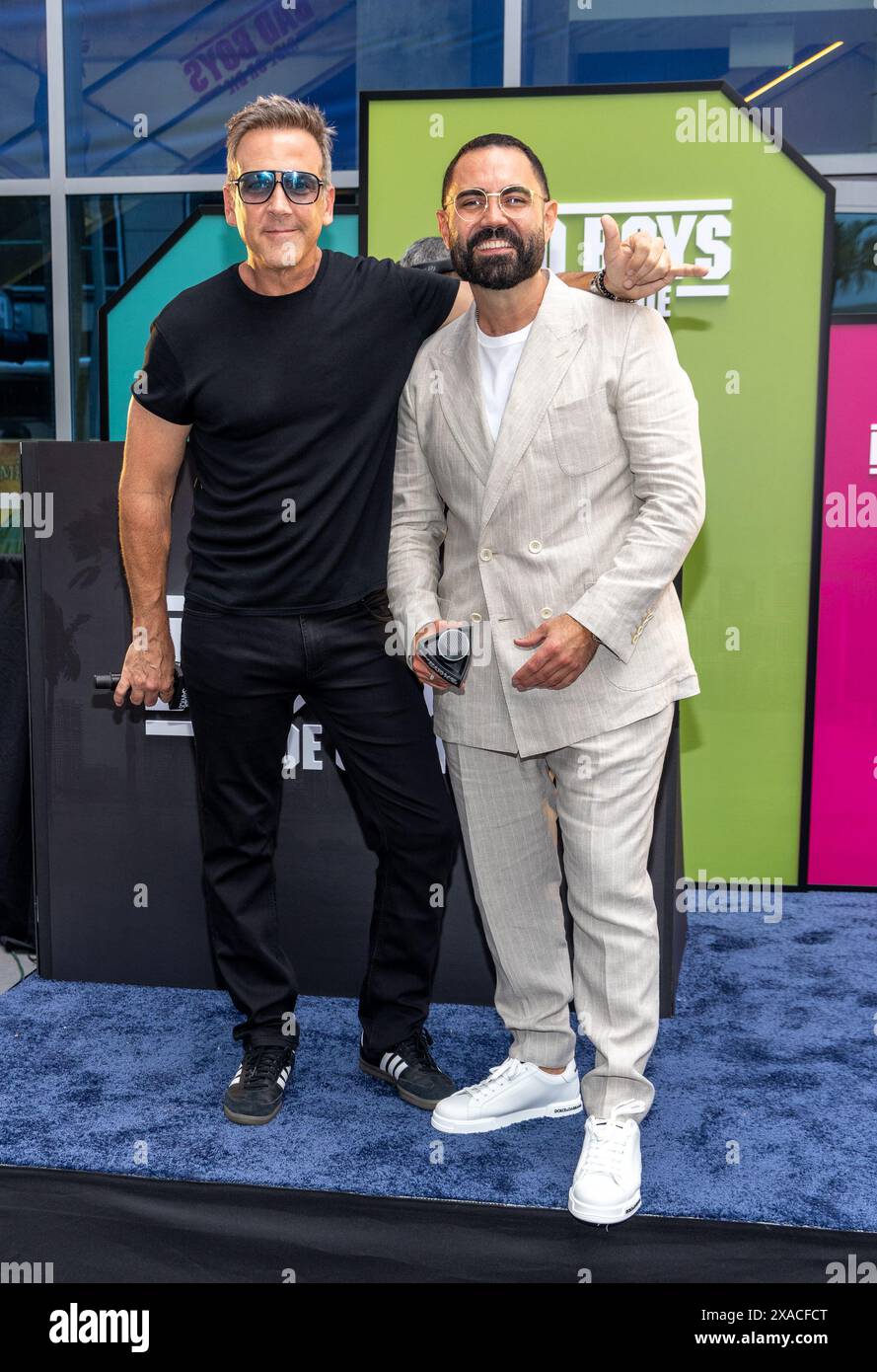 MIAMI, FL-JUN 5: MIAMI, FLORIDA - JUNE 05: Carlos Ponce and Enrique ...