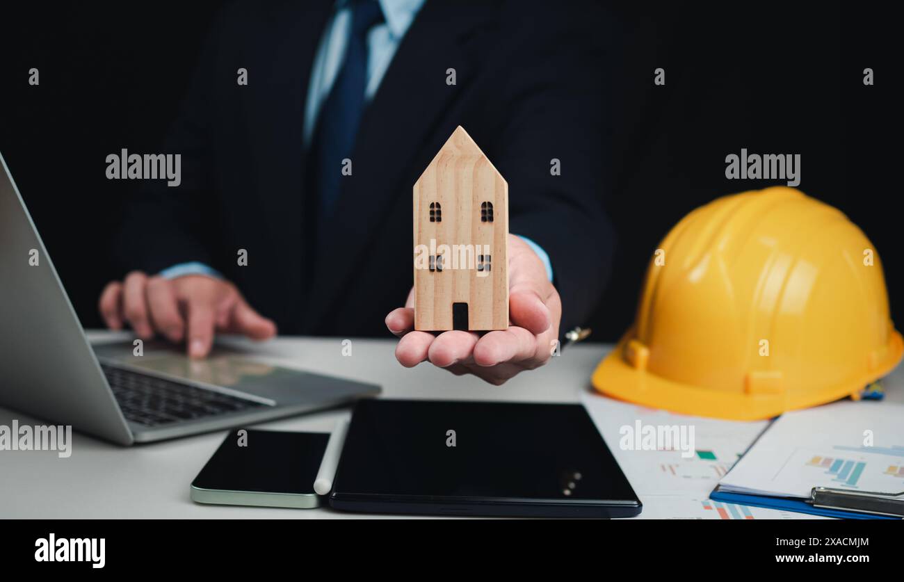 Real estate agents offer housing estates in projects, Presenting ...