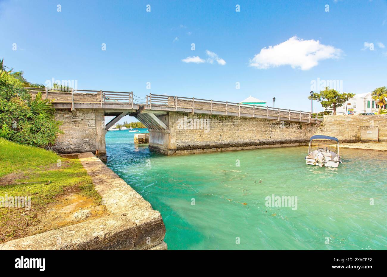 Somerset Bridge, the shortest opening drawbridge in the world, with a ...