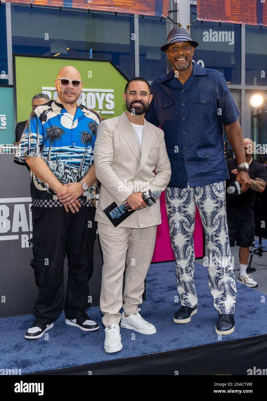 MIAMI, FLORIDA - JUNE 05: Fat Joe, Enrique Santos and Alonzo Mourning ...