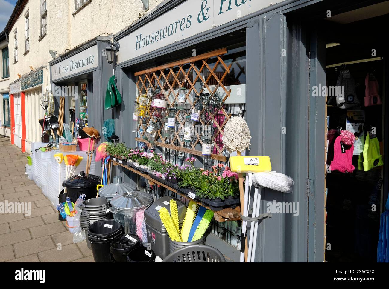 Hardware shop display hi-res stock photography and images - Alamy